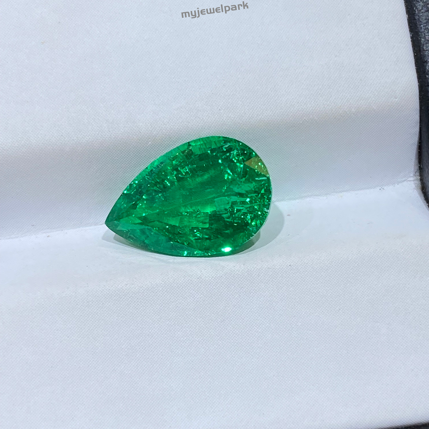 Lab Grown Emerald: Can They Achieve the Same Vivid Green Color as ...