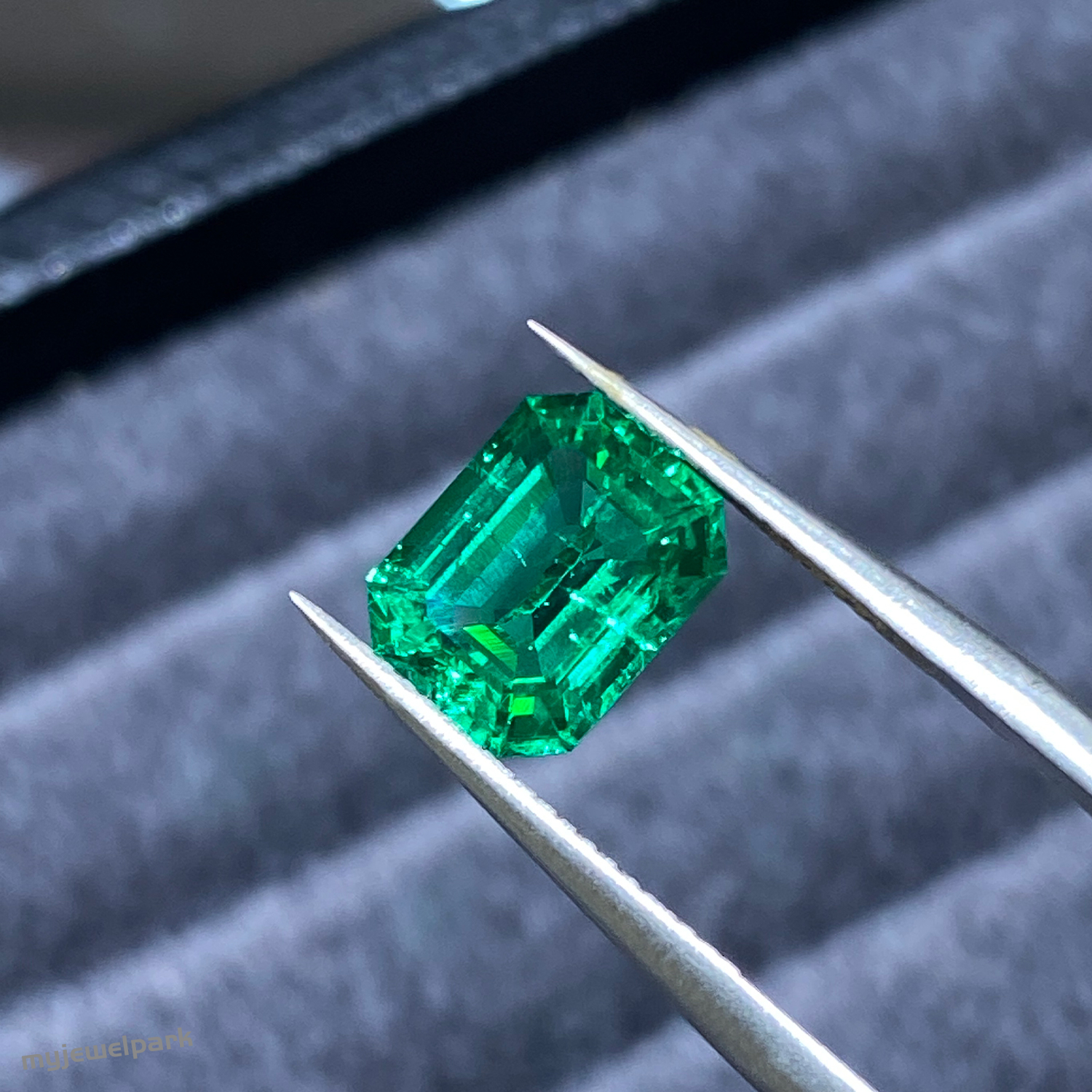 Lab-Grown Emeralds vs. Simulated Emeralds—Don’t Get Tricked! - myjewelpark