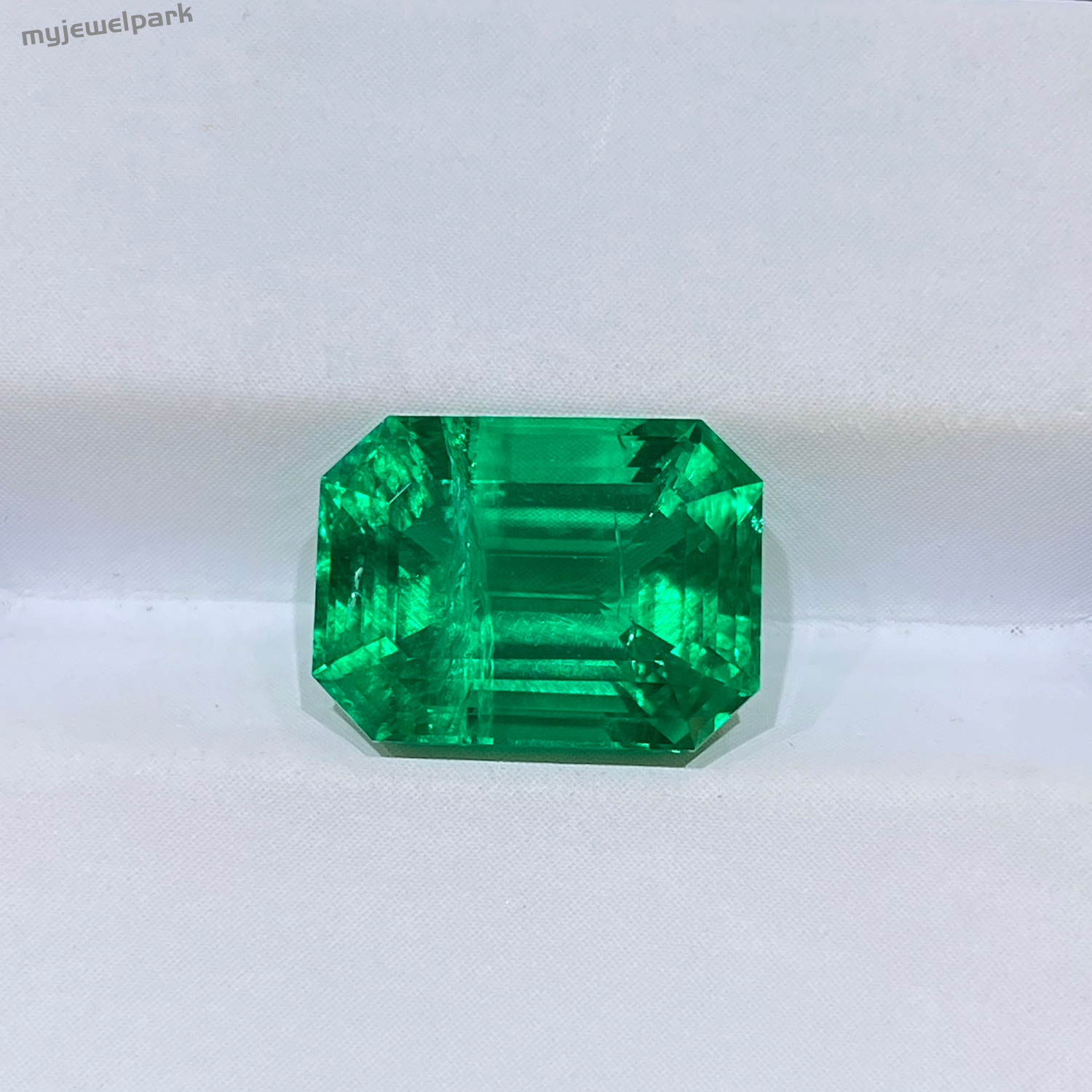 What is the difference between tsavorite and emerald? - myjewelpark